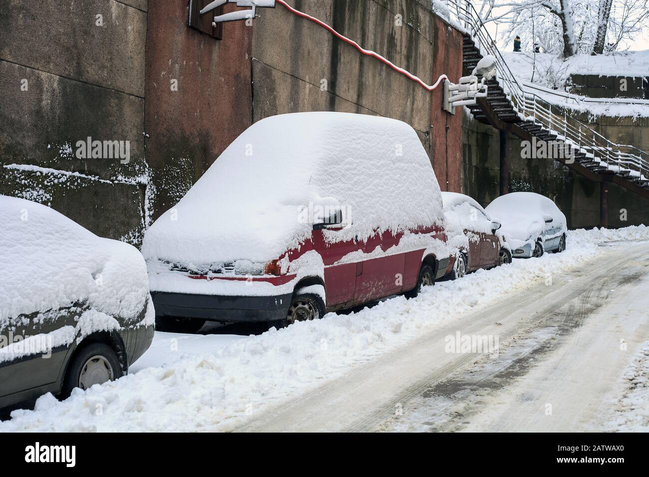 Snow covering cars after hi-res stock photography and images - Alamy