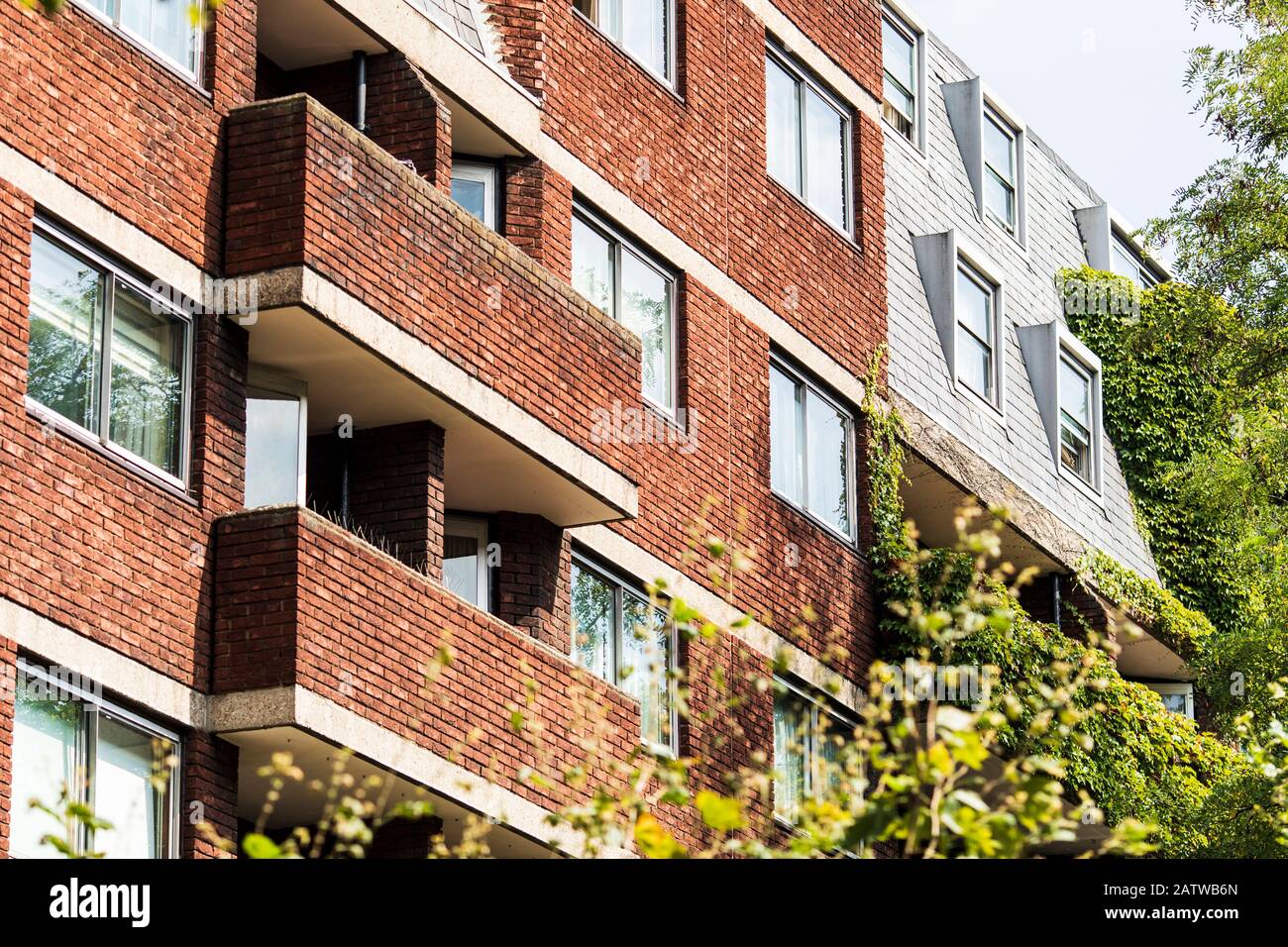 Apartment block in London Stock Photo - Alamy