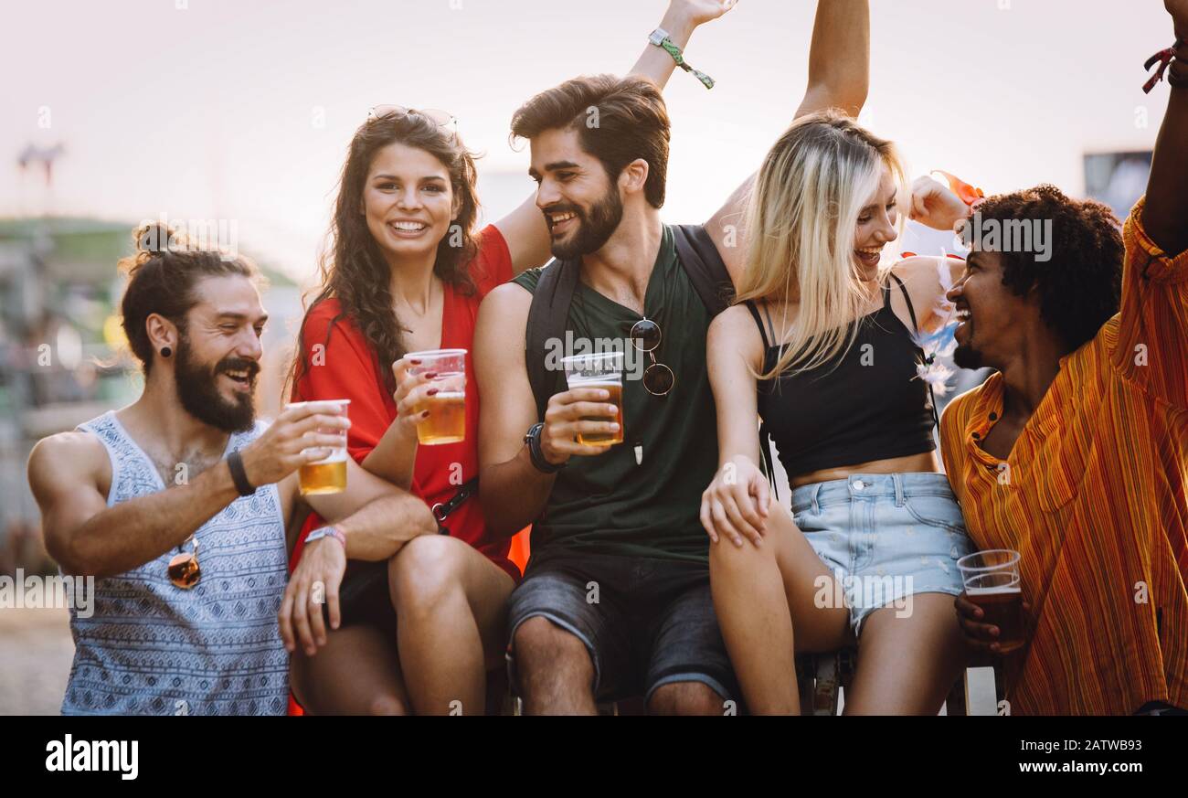 Group smiling friends traveling hi-res stock photography and images - Alamy