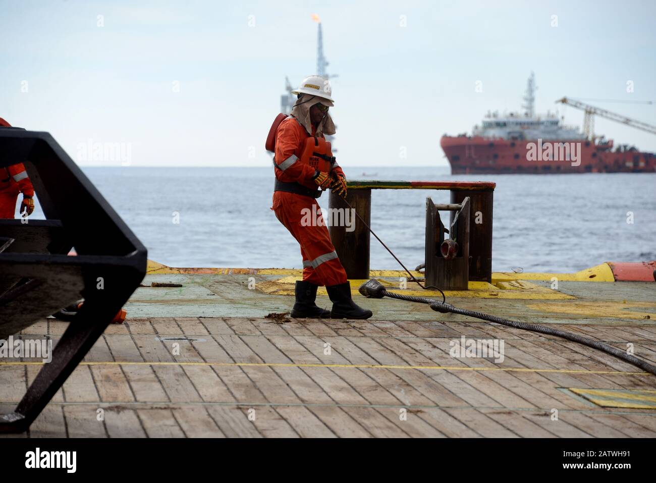Heavy buoys and wires hi-res stock photography and images - Alamy