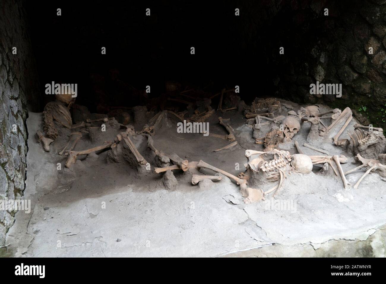 Ercolano Herculaneum fugitives skeletons on the beach detail Stock ...