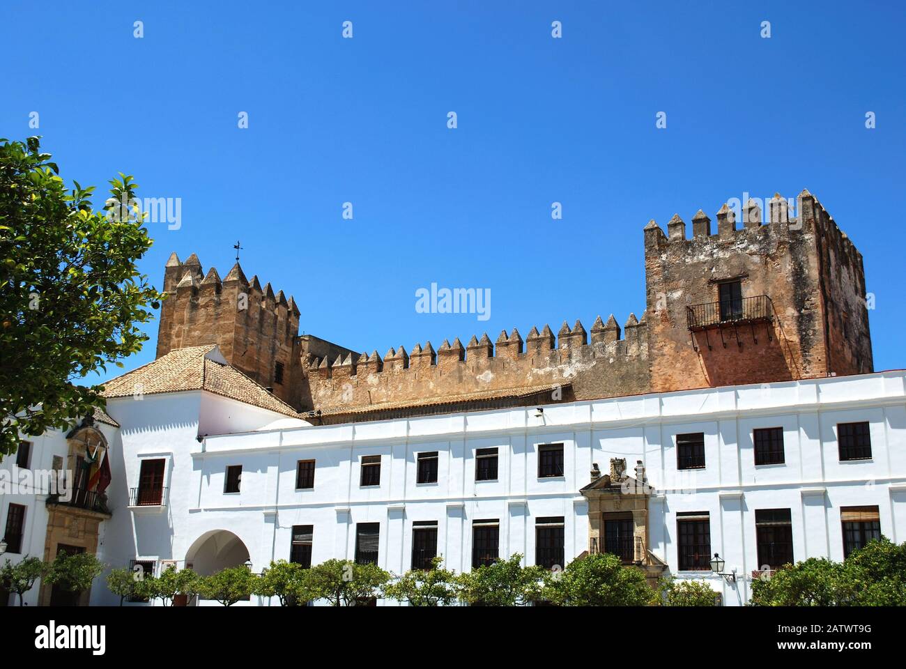 Whitewashed castle hi-res stock photography and images - Alamy