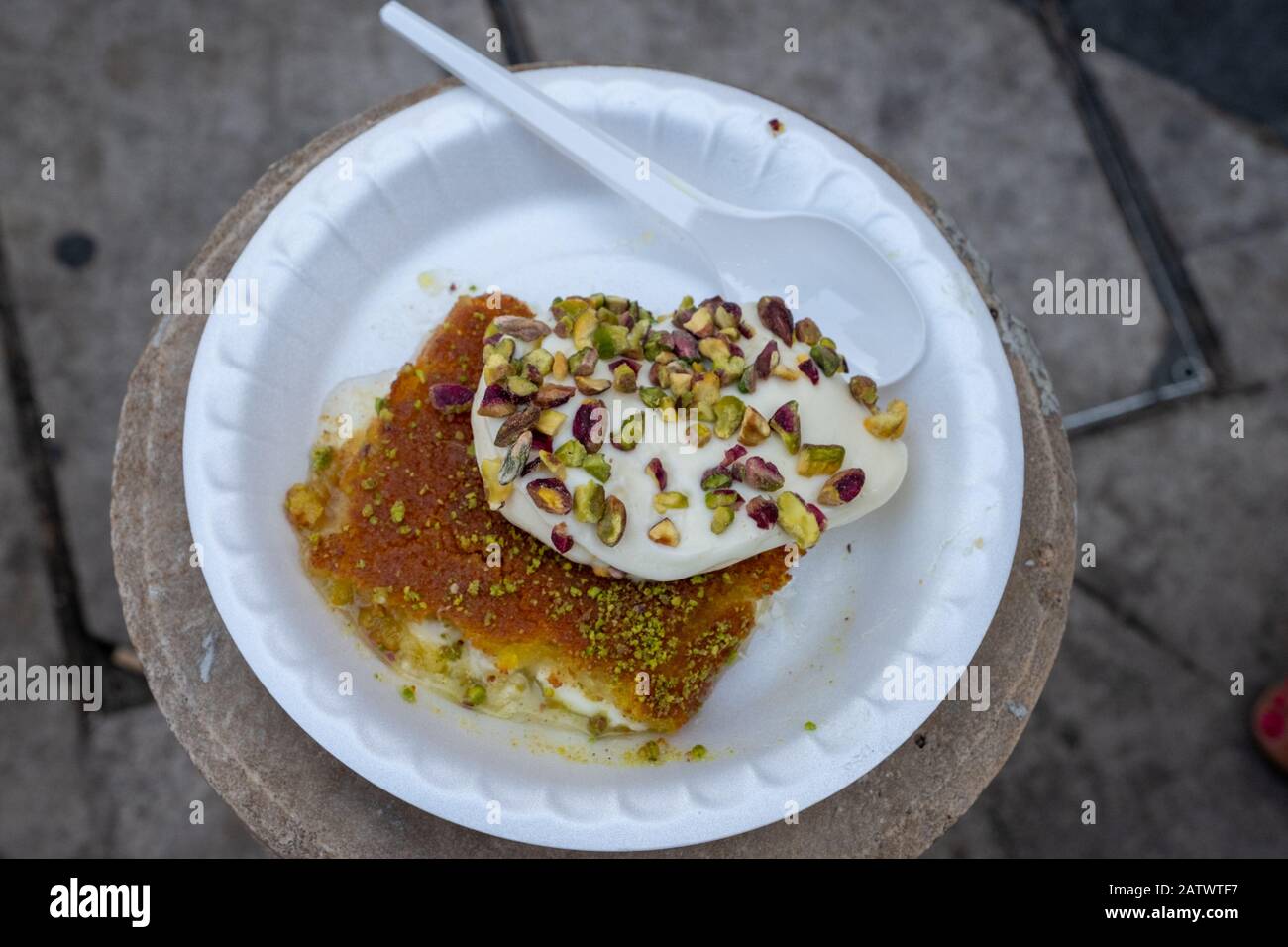 Kunafa jordan hi-res stock photography and images - Alamy
