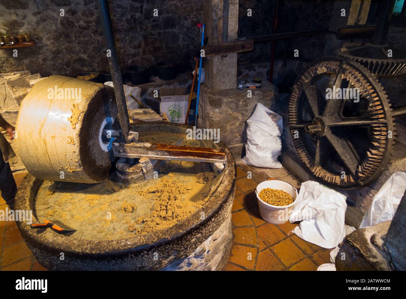 Le Moulin de Chanaz milling grinding walnuts / hazelnuts with round ...