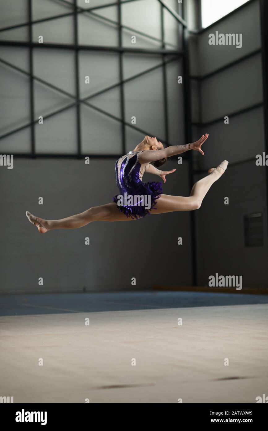 Jumping train hi-res stock photography and images - Alamy