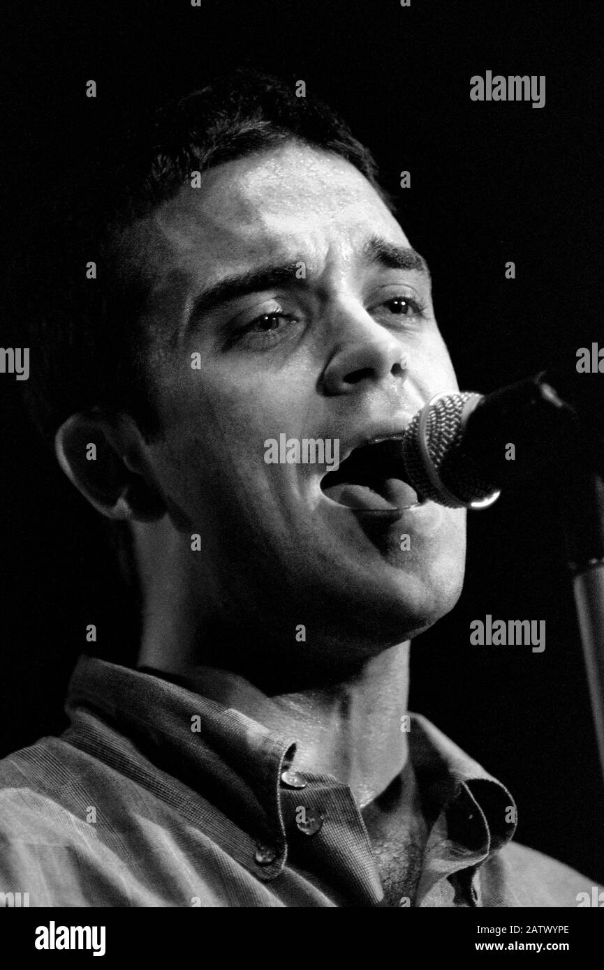 British pop star robbie williams Black and White Stock Photos & Images ...