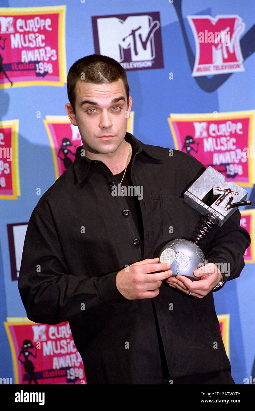 Milan Italy 12/11/1998 Robbie Williams at the Assago Forum during the ...