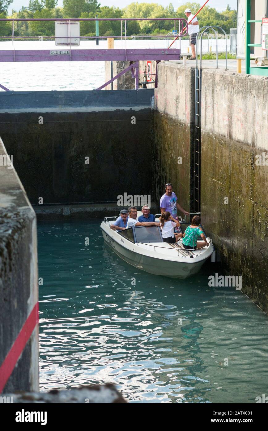 Lock for boat / boats locks on River Rhône for boating / accessing the ...