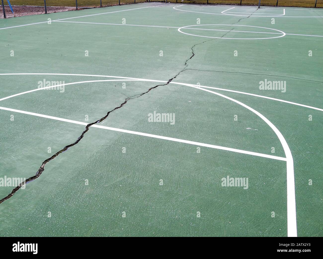 Basketball court crack hi-res stock photography and images - Alamy