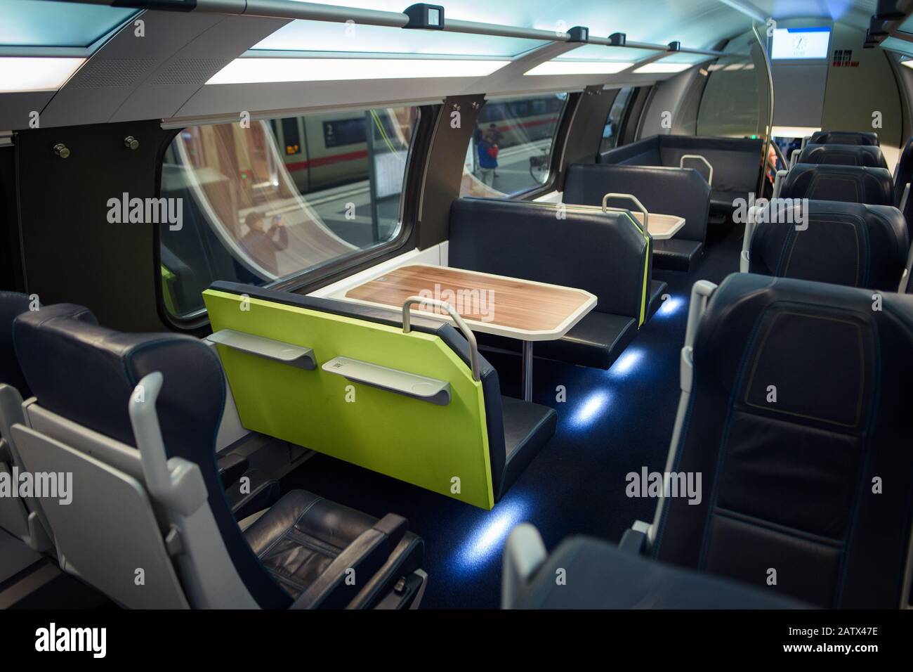 Interior second class hi-res stock photography and images - Alamy