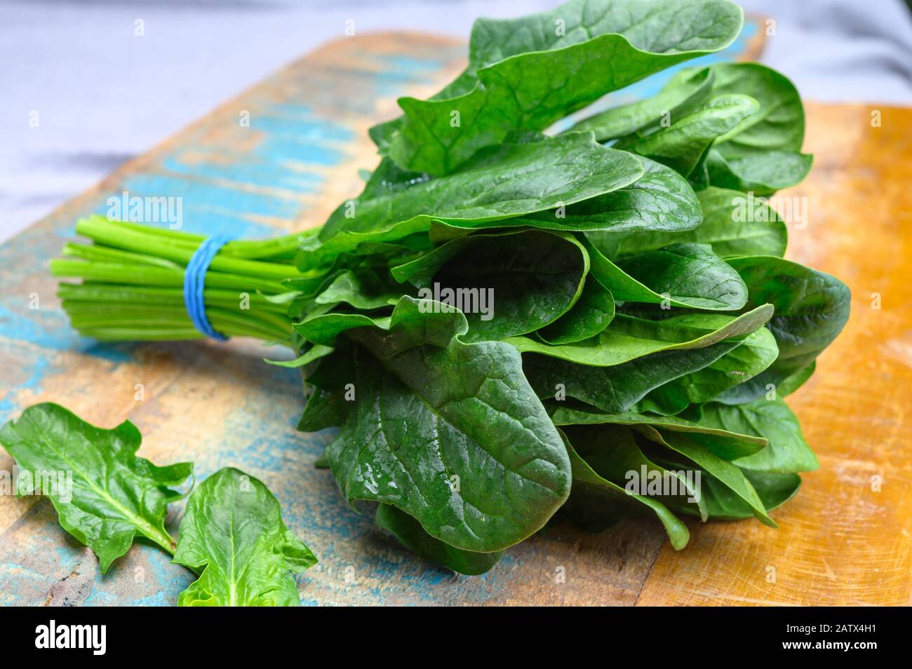 Bunch of young fresh leaves of dietary green organic spinach ready to ...