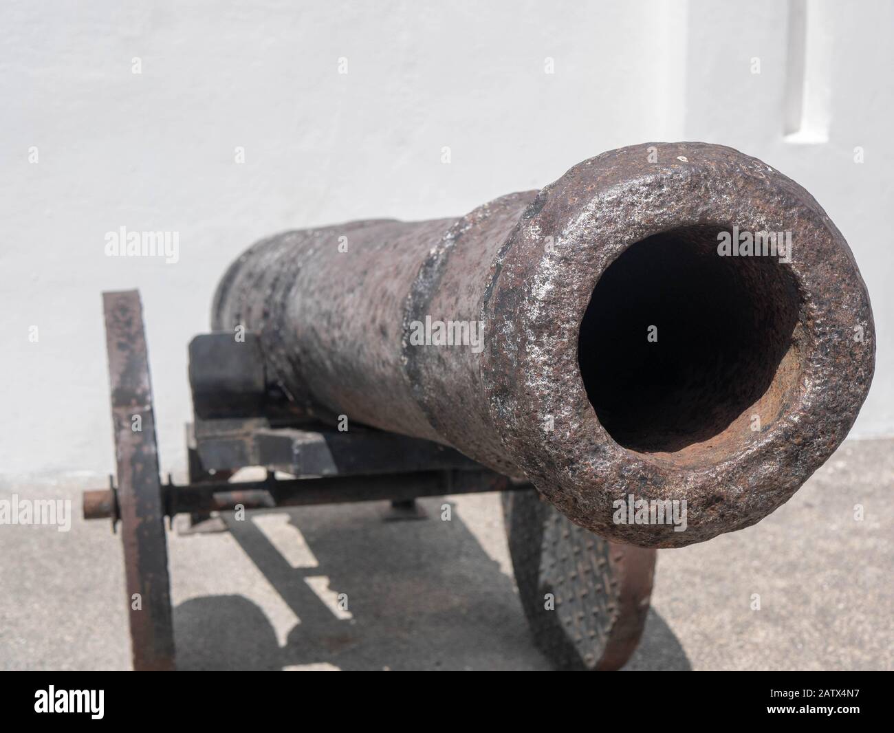 old wheeled cannon Stock Photo - Alamy