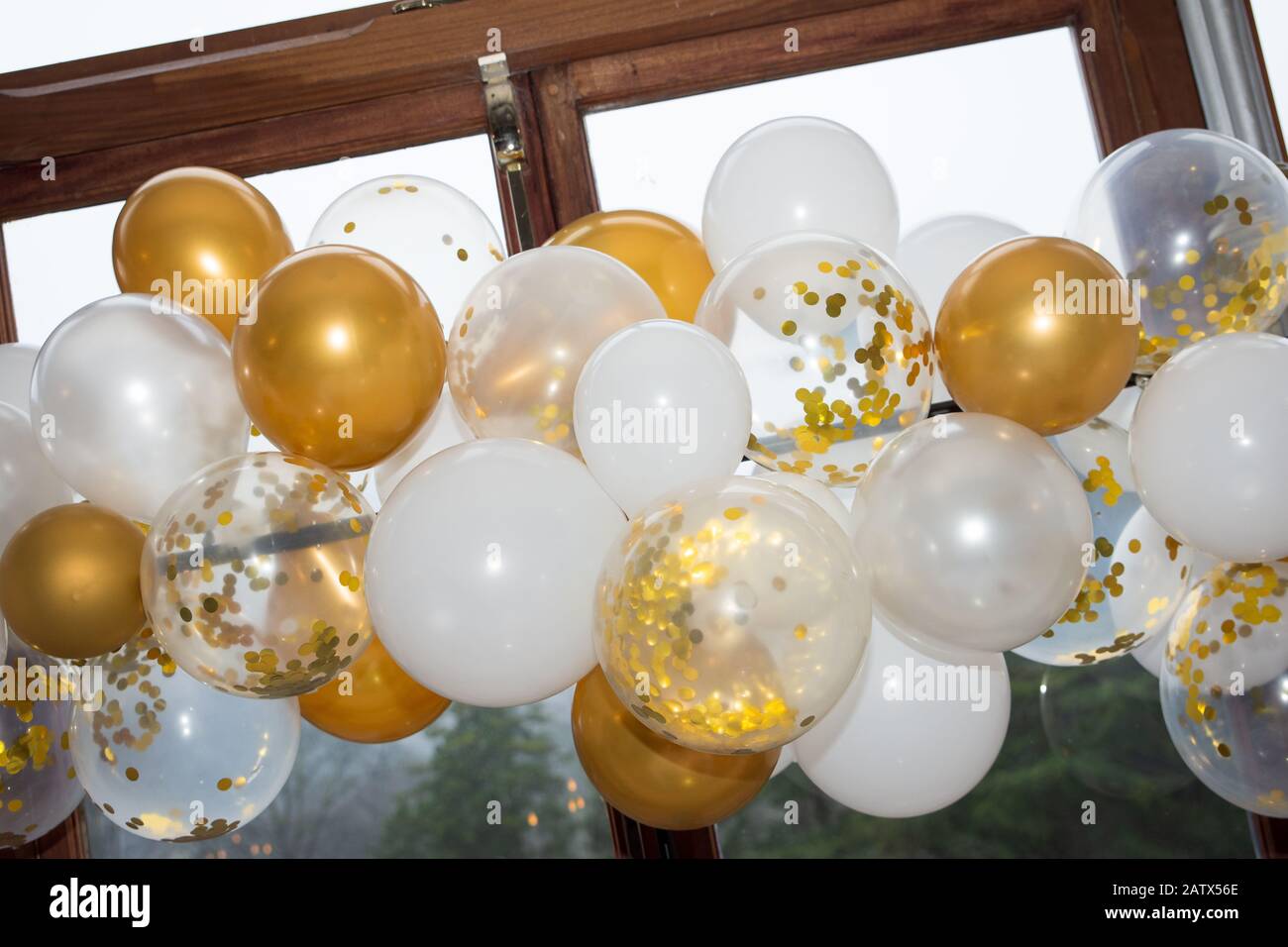 Gold wedding balloons at Reception Party Stock Photo - Alamy