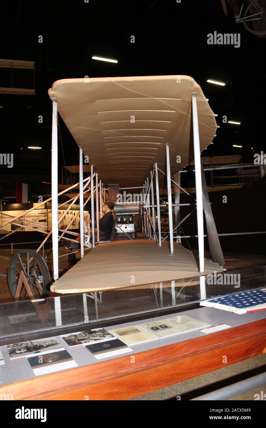 Wright 1909 military flyer hi-res stock photography and images - Alamy