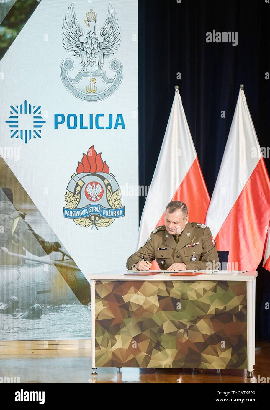 Tripartite cooperation hi-res stock photography and images - Alamy