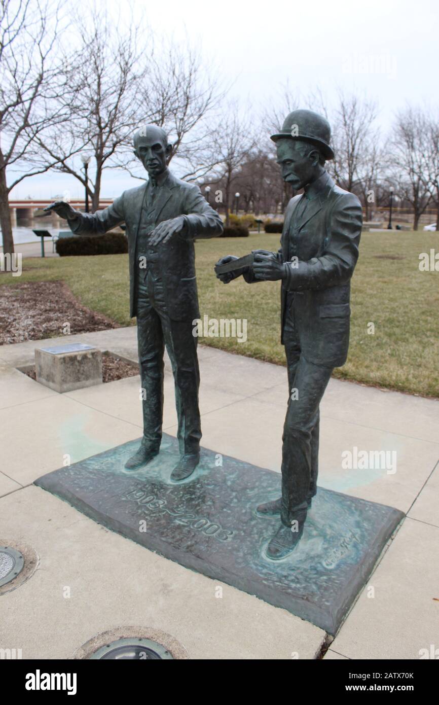 Wright Brothers Statue shows Wilbur explaining "wing warping" to ...