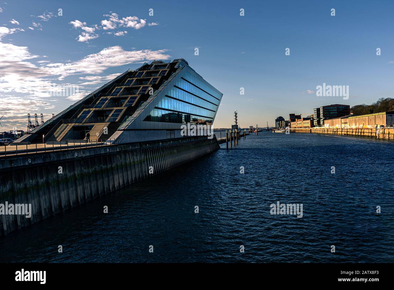 Dockland office building hi-res stock photography and images - Alamy