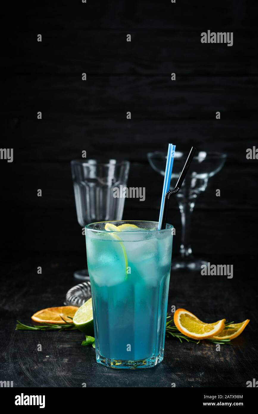 Blue lagoon cocktail top view hi-res stock photography and images - Alamy