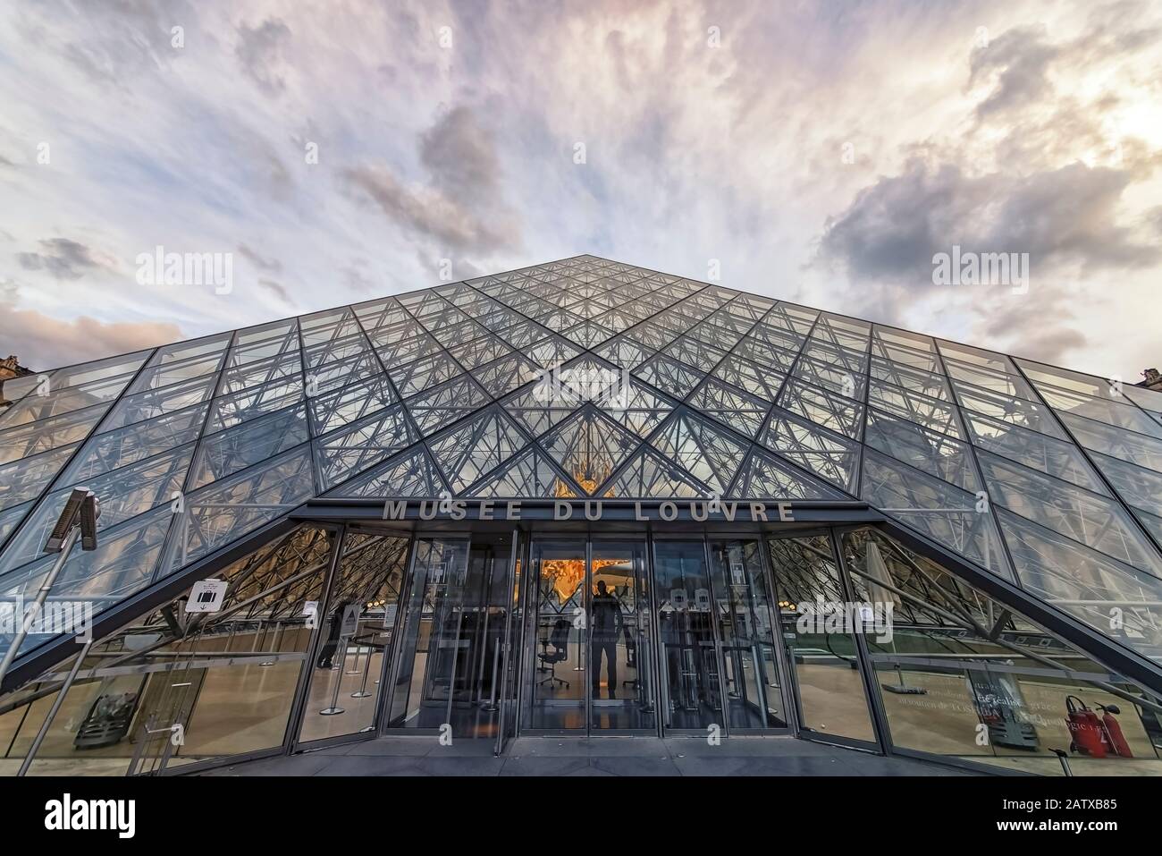 Louvre city hi-res stock photography and images - Alamy