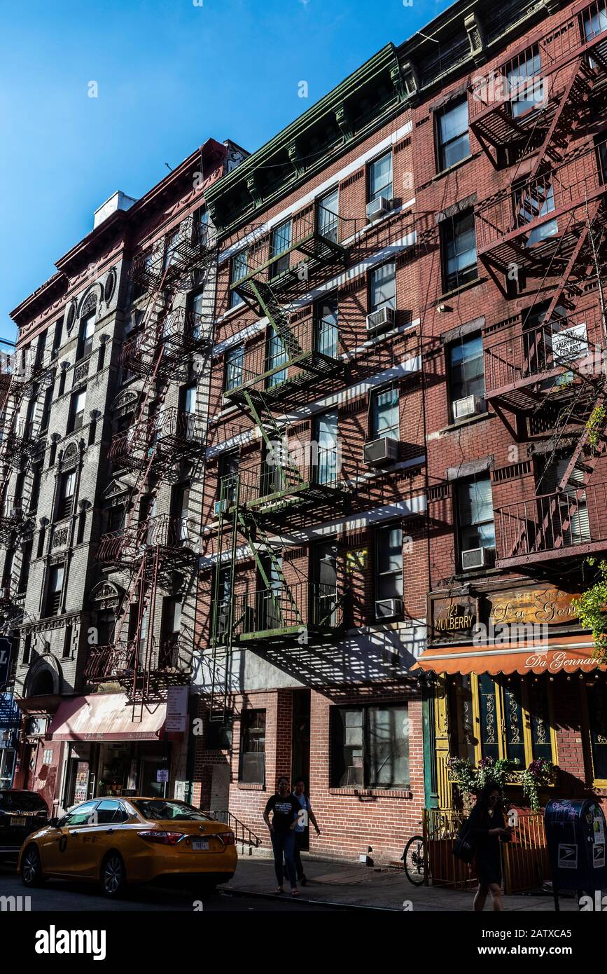 Mulberry street sign hi-res stock photography and images - Alamy