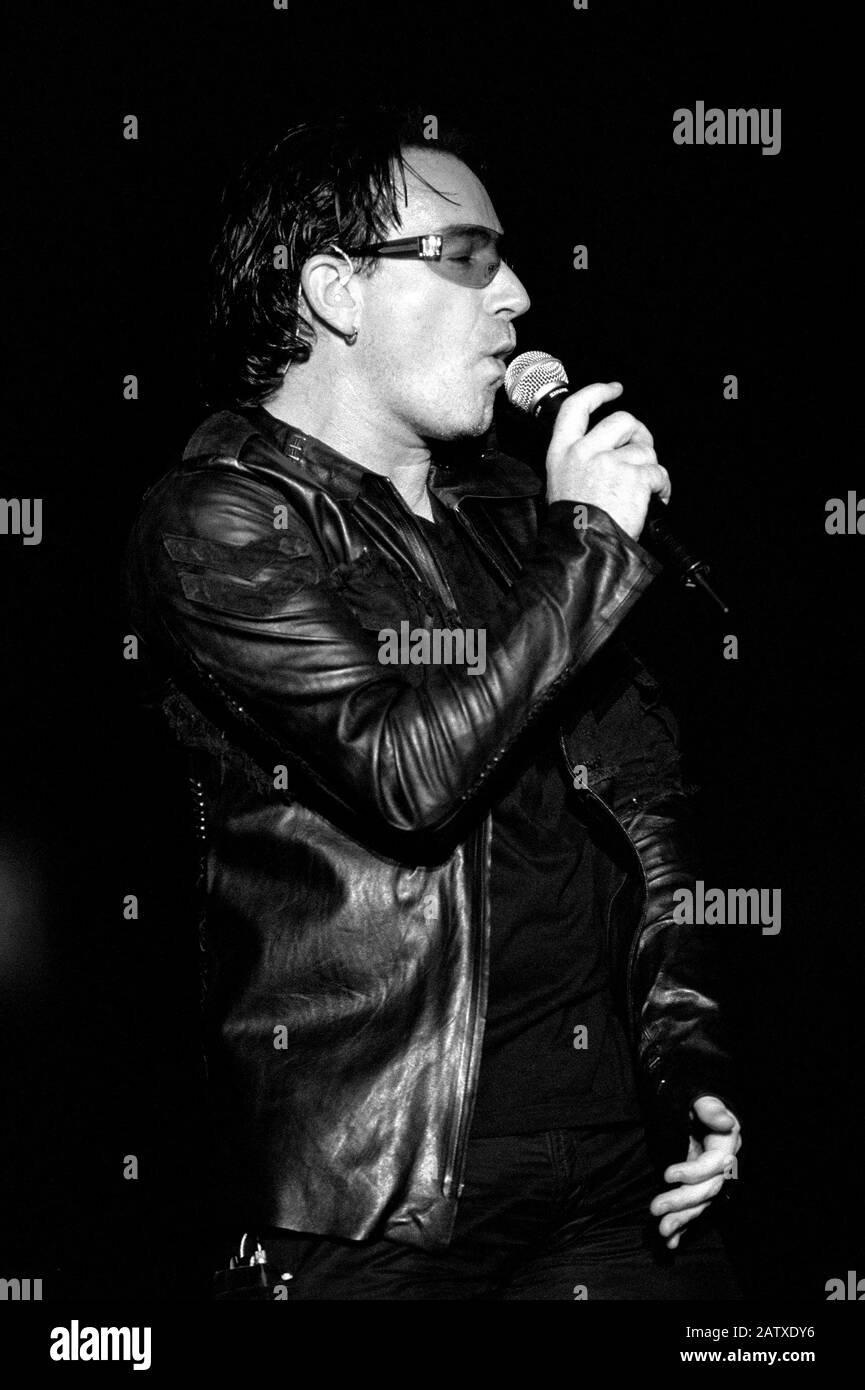 Bono u2 1984 Black and White Stock Photos & Images - Alamy