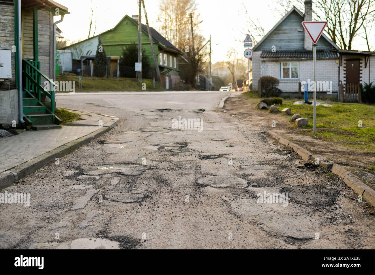 Bad condition houses hi-res stock photography and images - Alamy