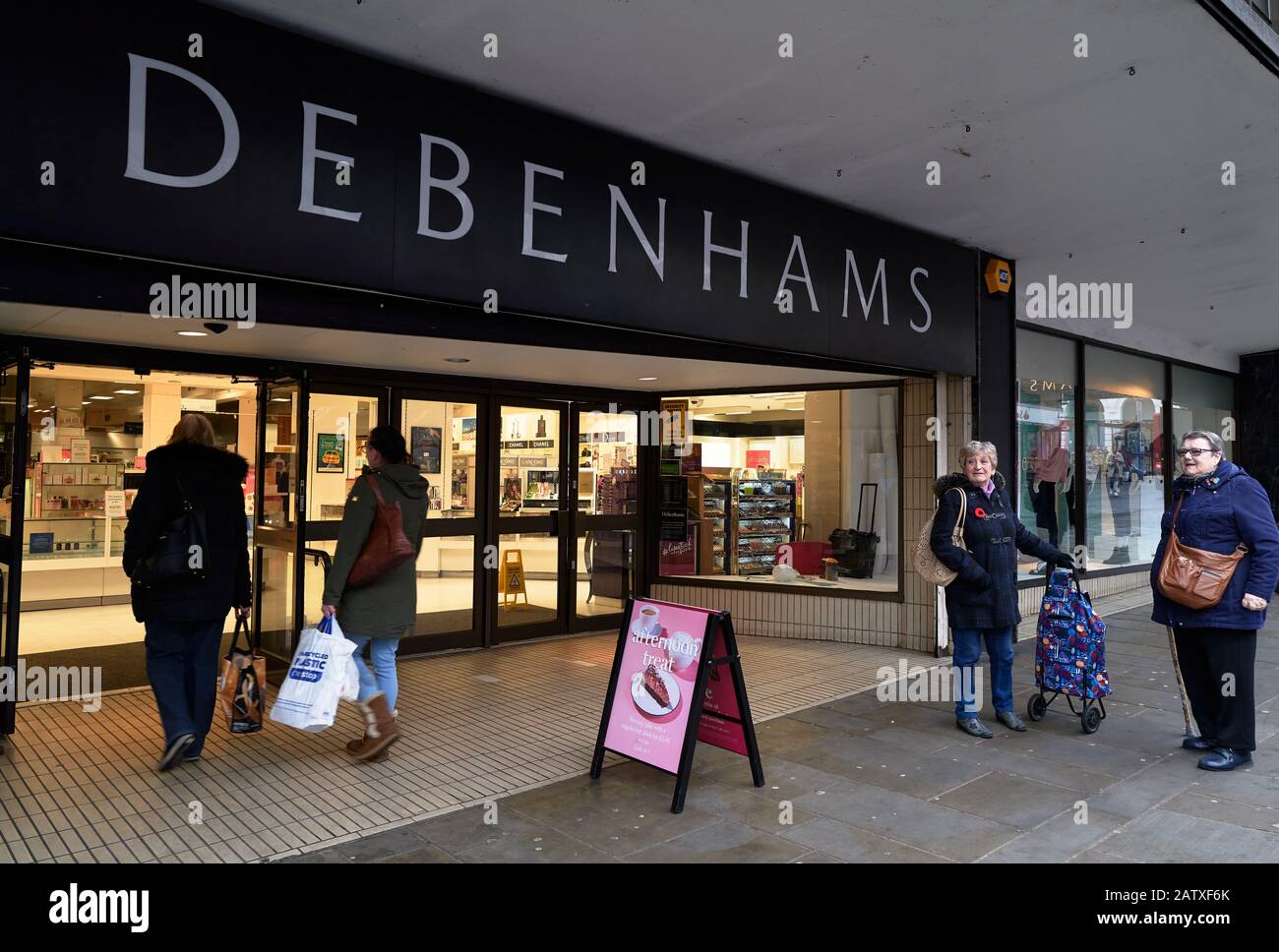 Debenhams shop hi-res stock photography and images - Alamy