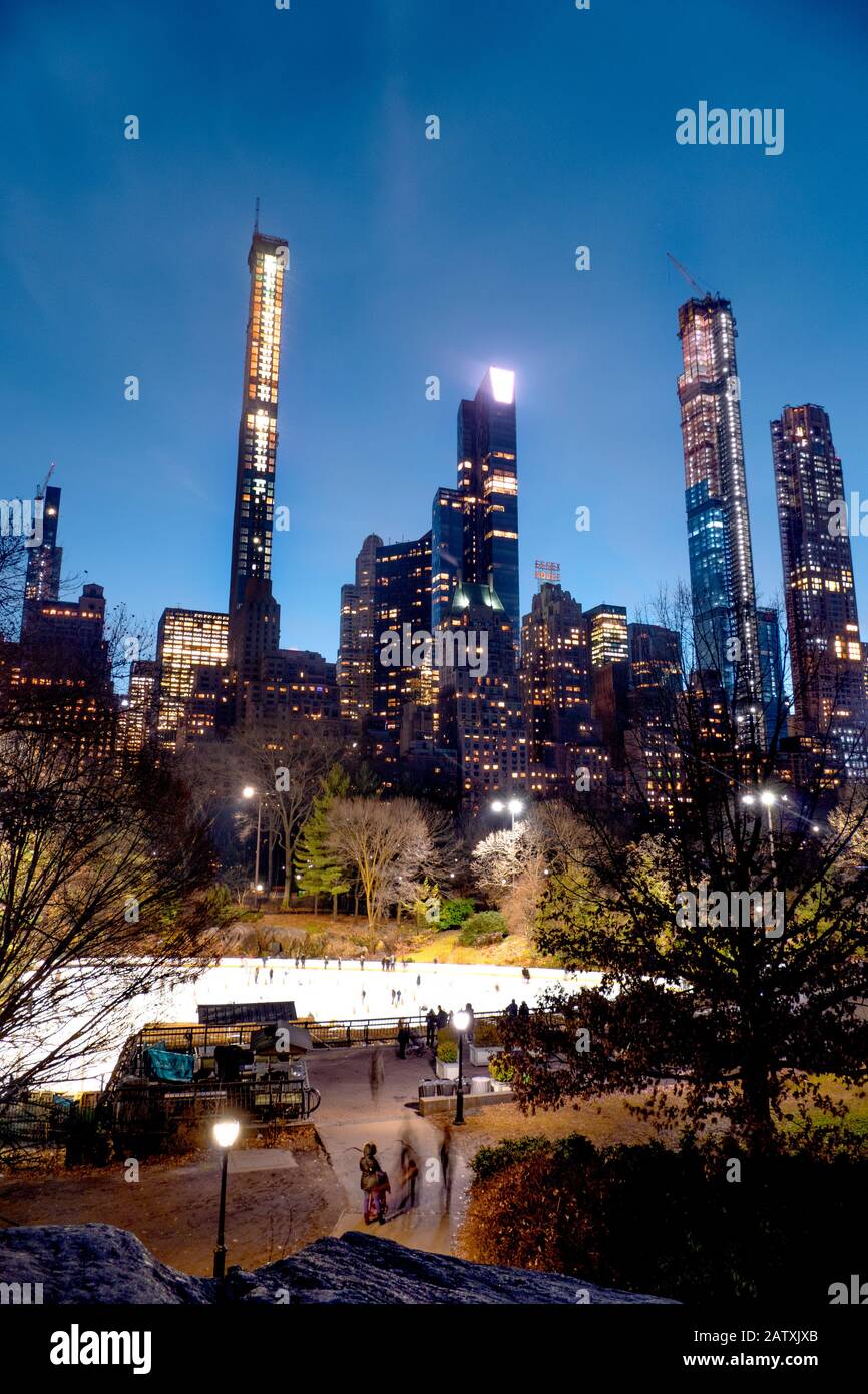 The stunning skyline and Central Park ice rink of Midtown Manhattan ...