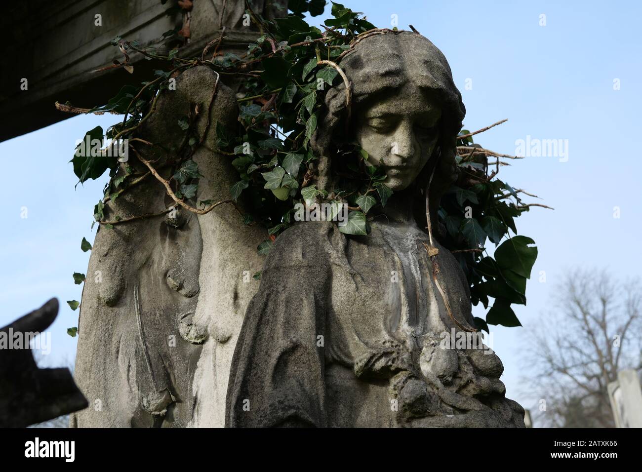 Putney Vale Cemetery Stock Photo - Alamy