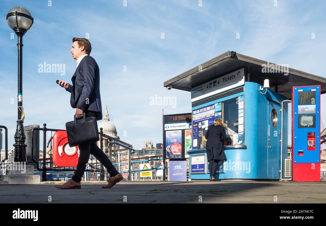 Commuter public transport hi-res stock photography and images - Alamy