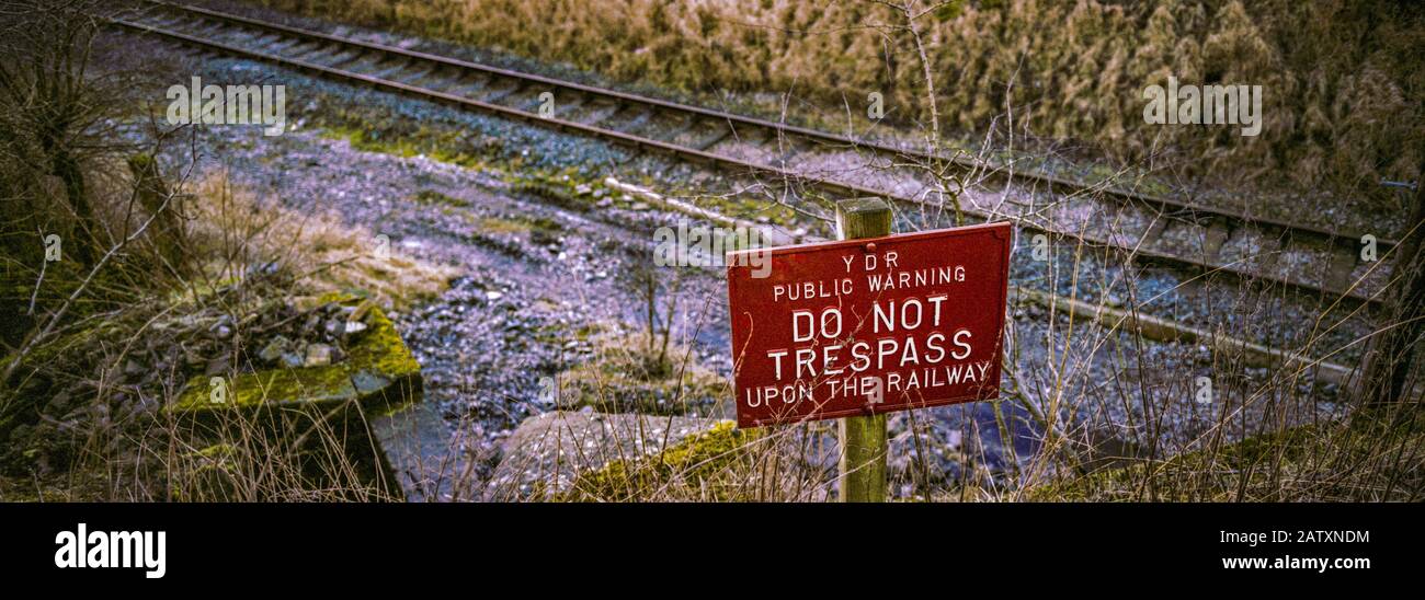 Warning sign DO NOT TRESPASS with railway tracks in background Stock ...