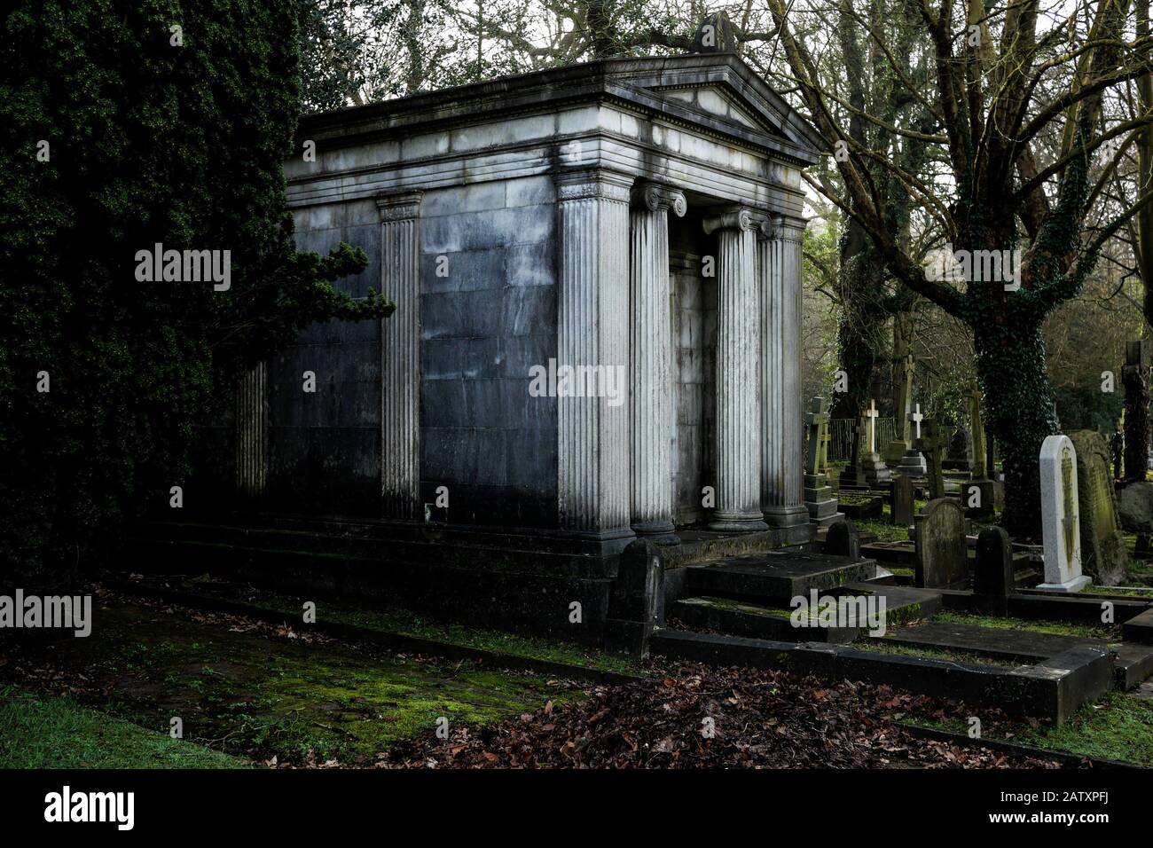 Putney vale cemetery hi-res stock photography and images - Alamy