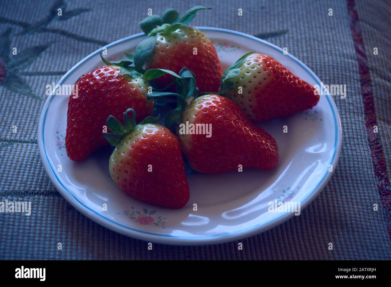 fresh fruits ready to eat Stock Photo - Alamy