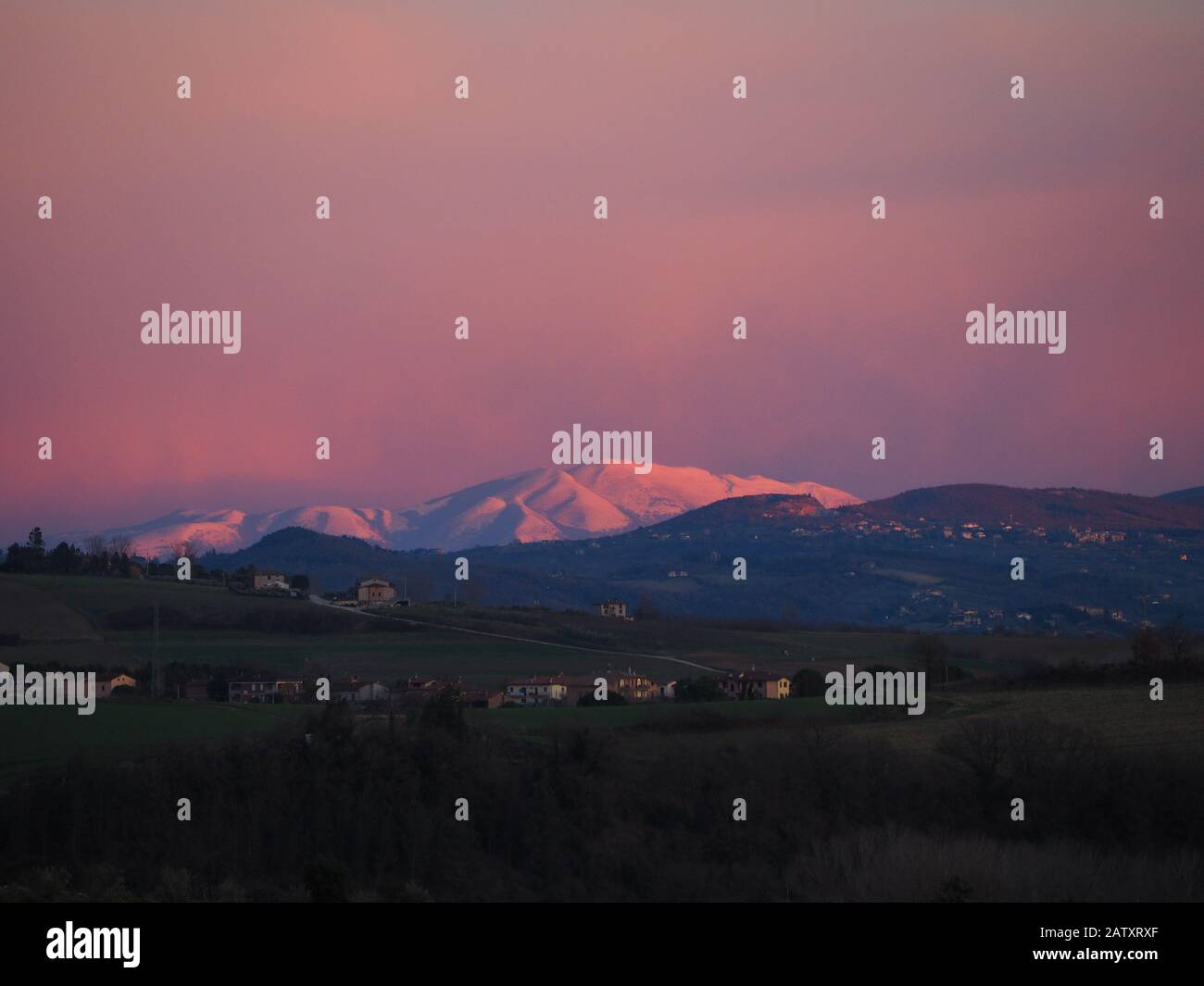 Pink alpenglow hi-res stock photography and images - Alamy