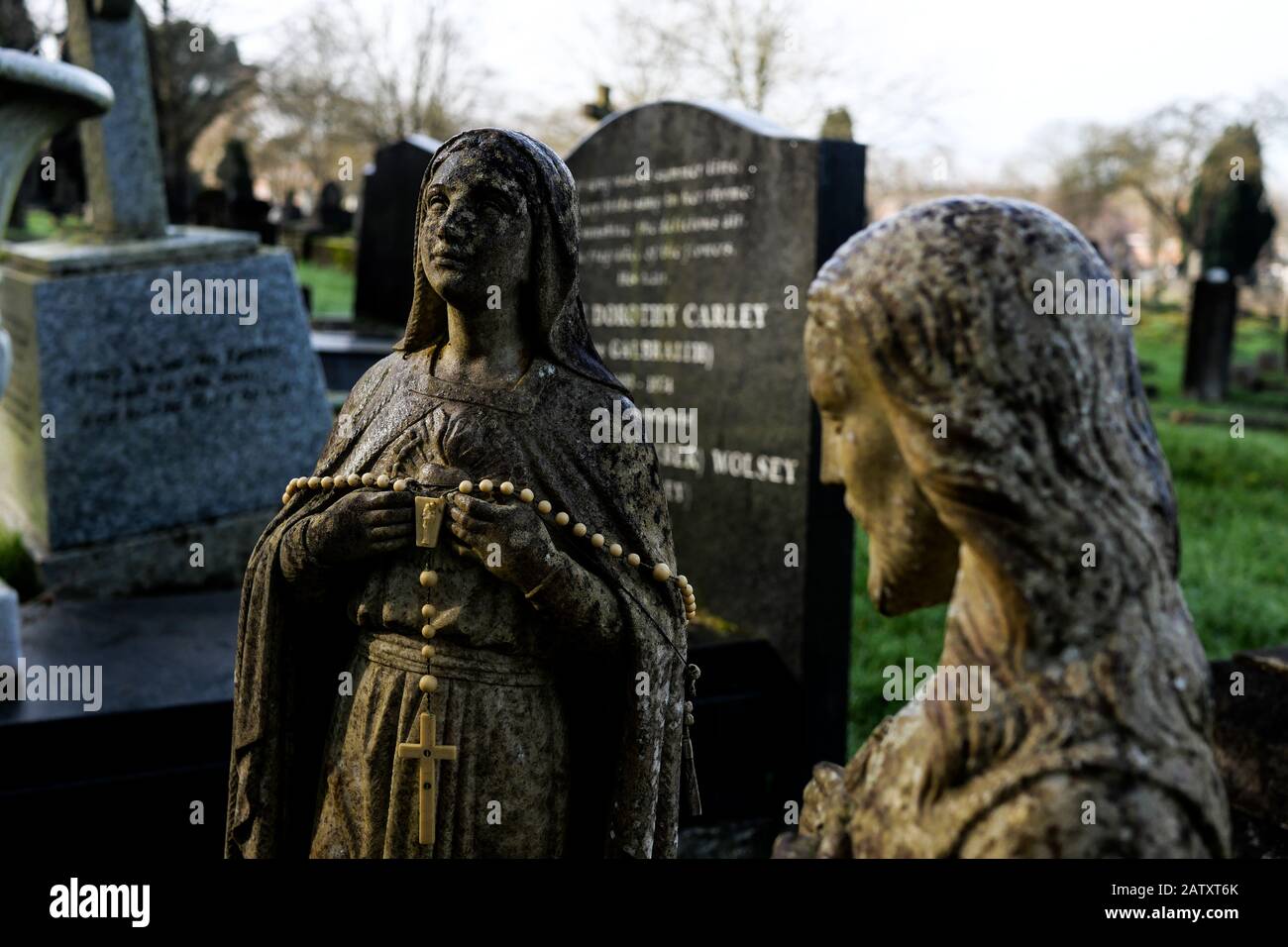 Putney Vale Cemetery Stock Photo - Alamy