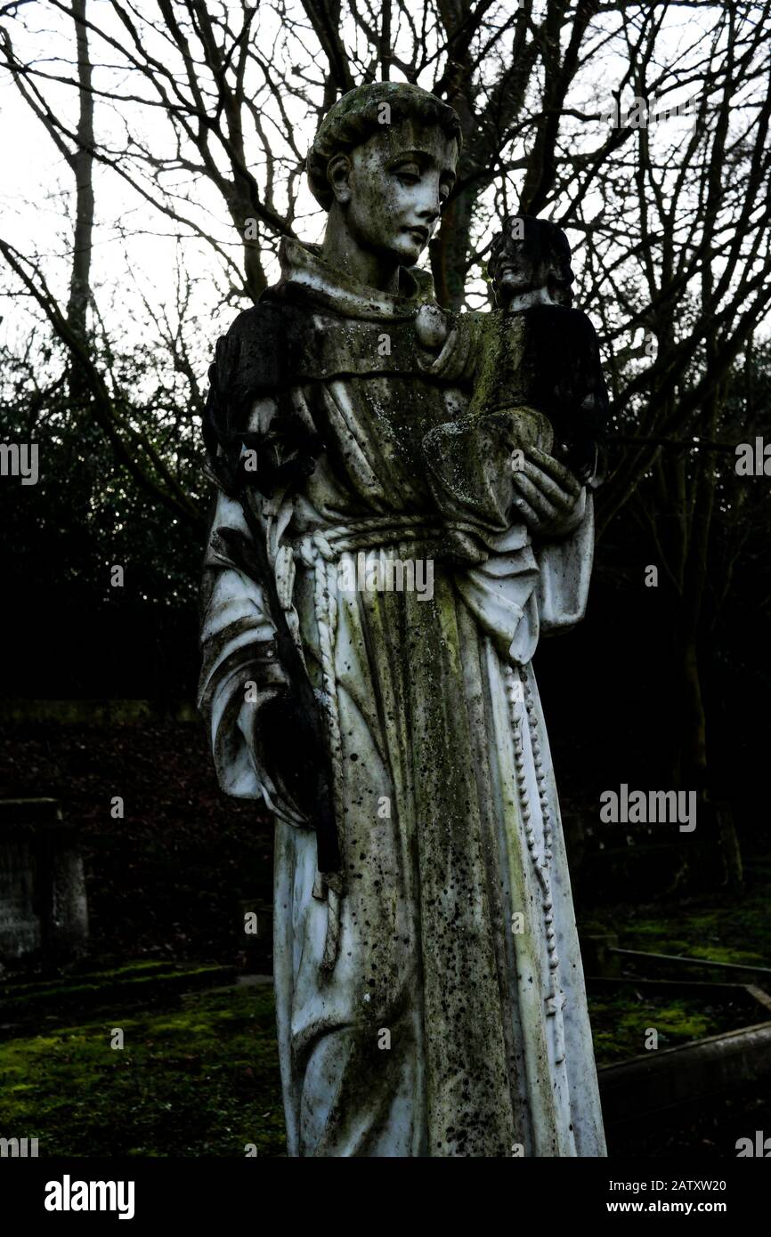 Putney Vale Cemetery Stock Photo - Alamy