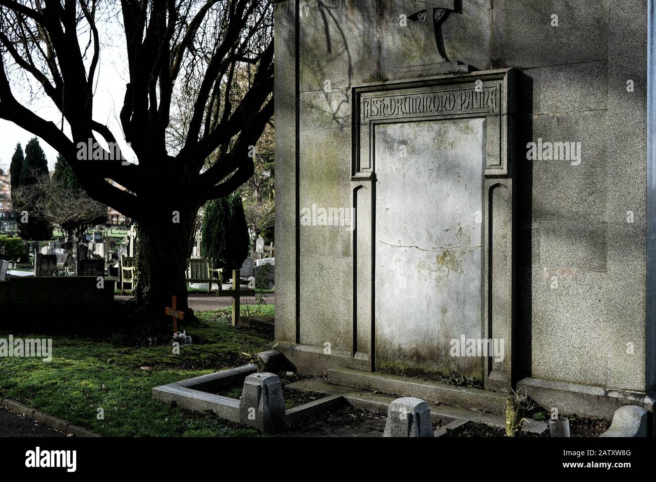 Putney Vale Cemetery Stock Photo - Alamy