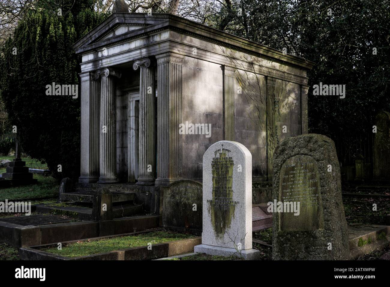 Putney Vale Cemetery Stock Photo - Alamy