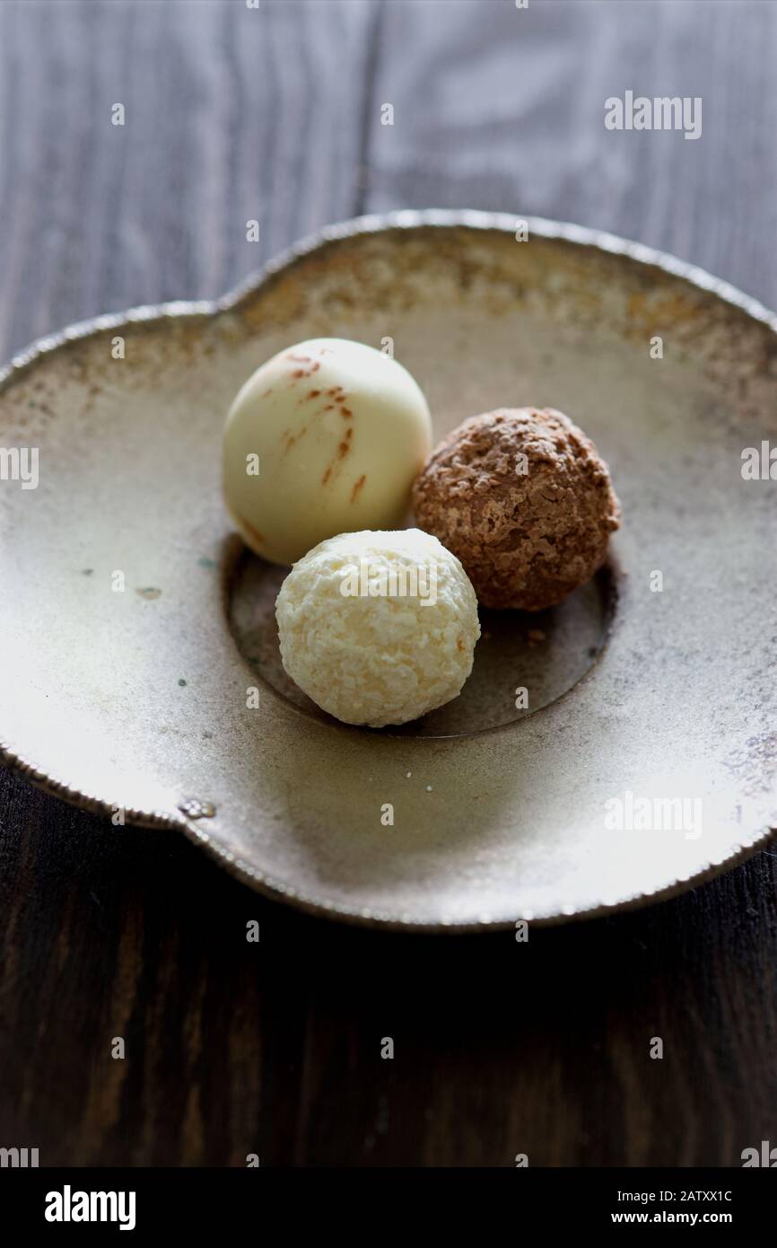 Luxury box of chocolates hi-res stock photography and images - Alamy