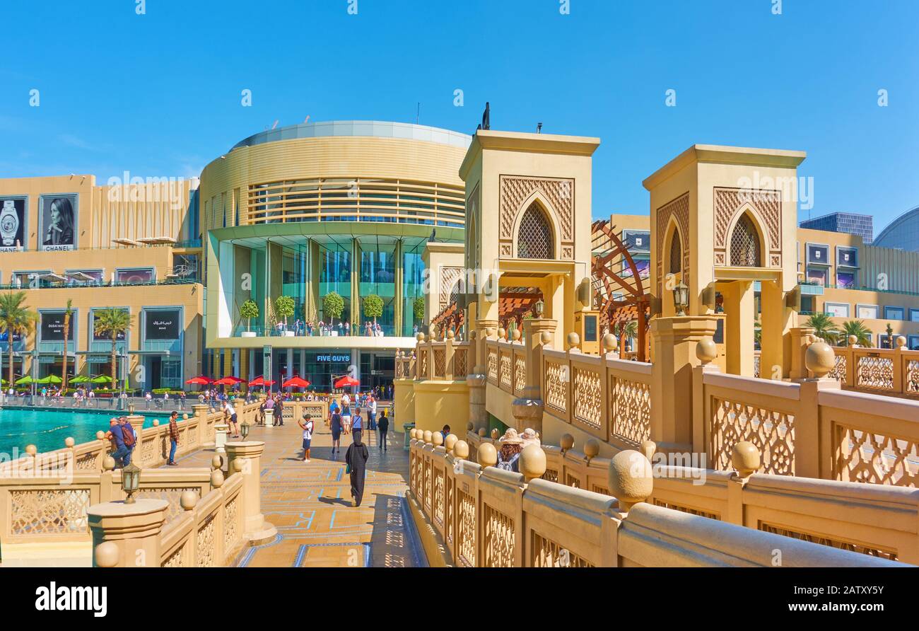 Main entrance of dubai mall hi-res stock photography and images - Alamy