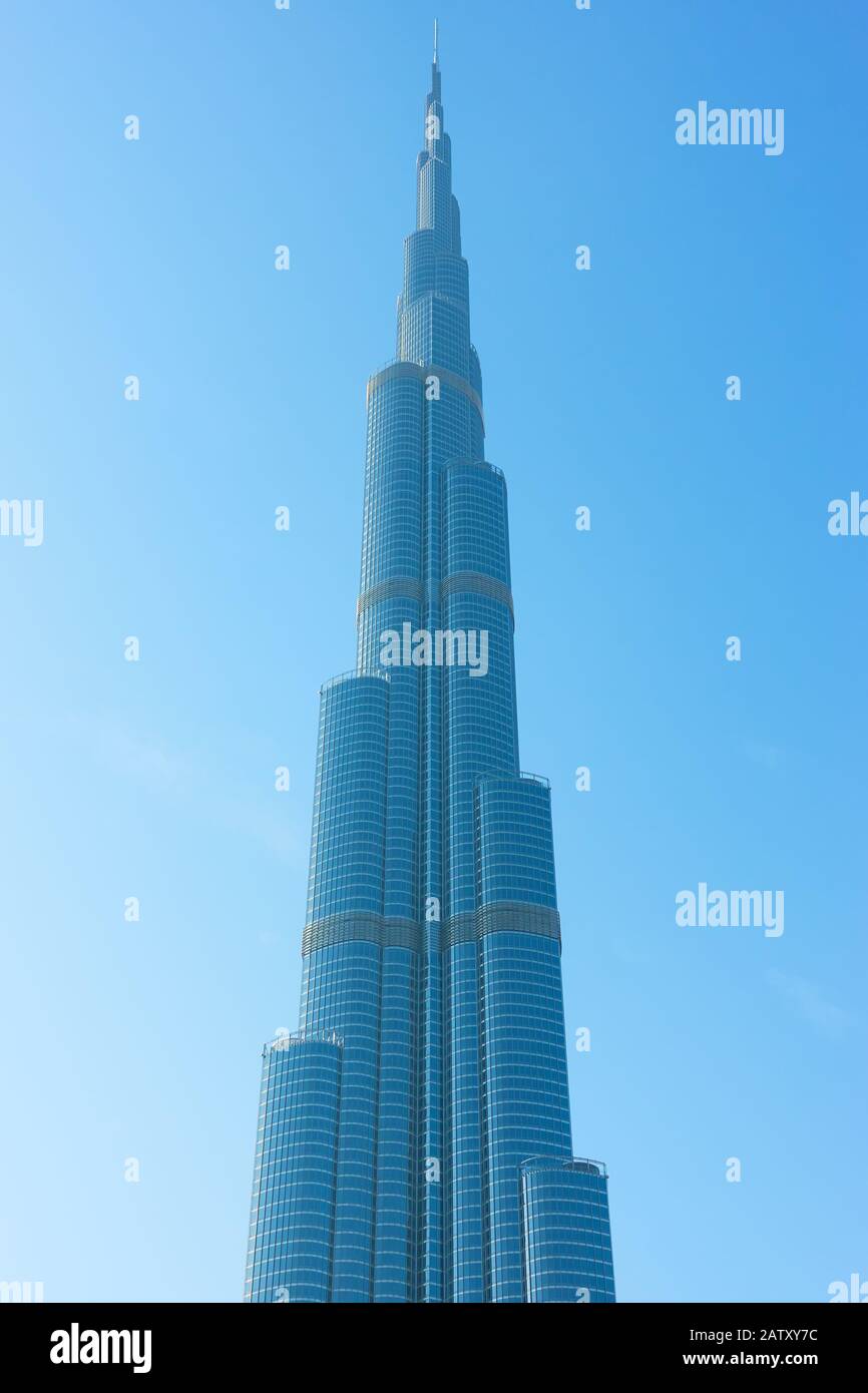 Dubai, OAE - February 01, 2020: Burj Khalifa building in Downtown Dubai ...