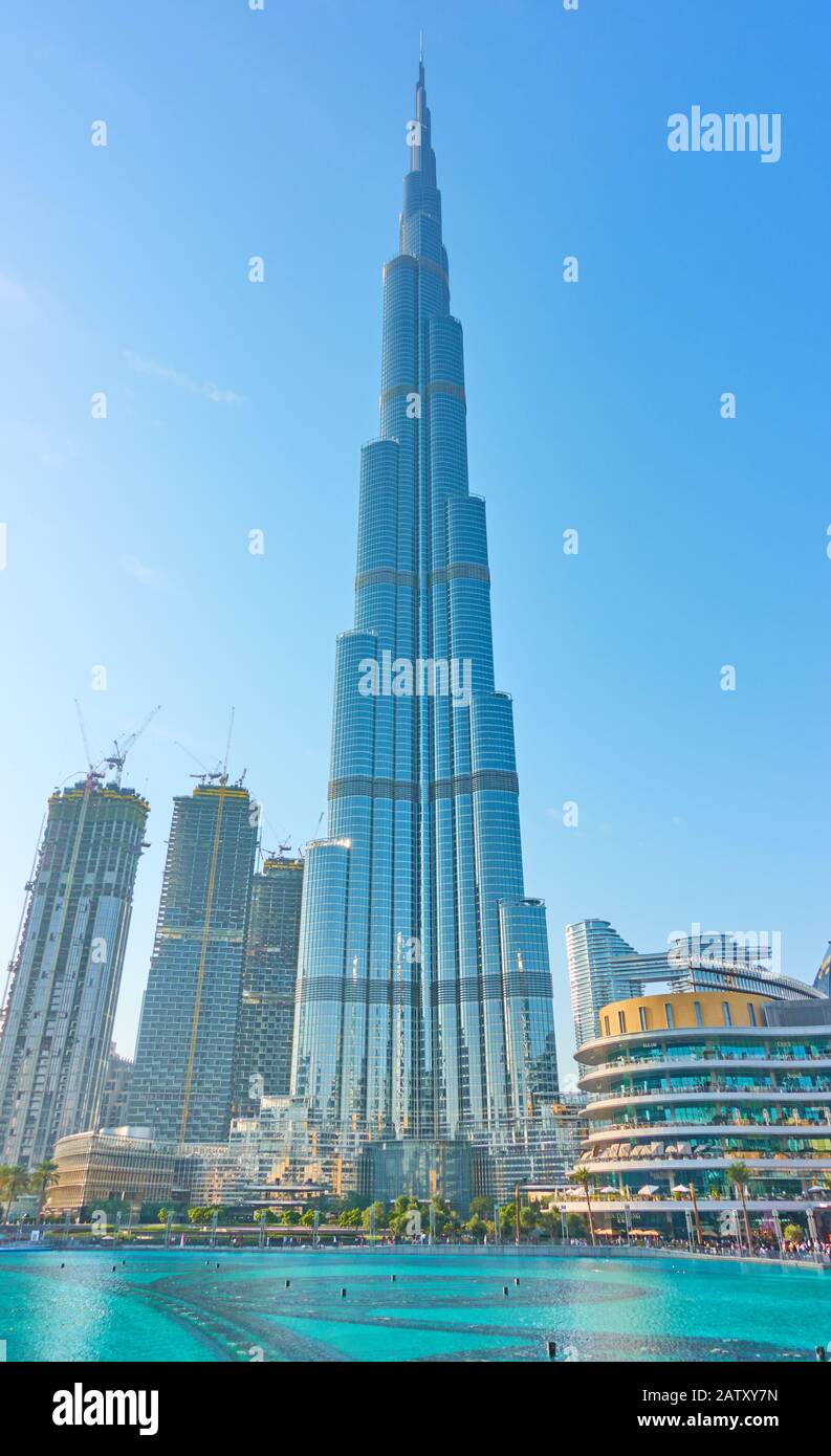 Dubai, OAE - February 01, 2020: Burj Khalifa building in Downtown Dubai ...