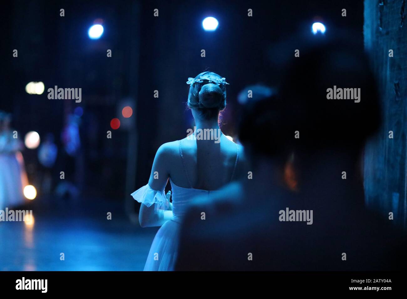 Dancer waiting backstage hi-res stock photography and images - Alamy