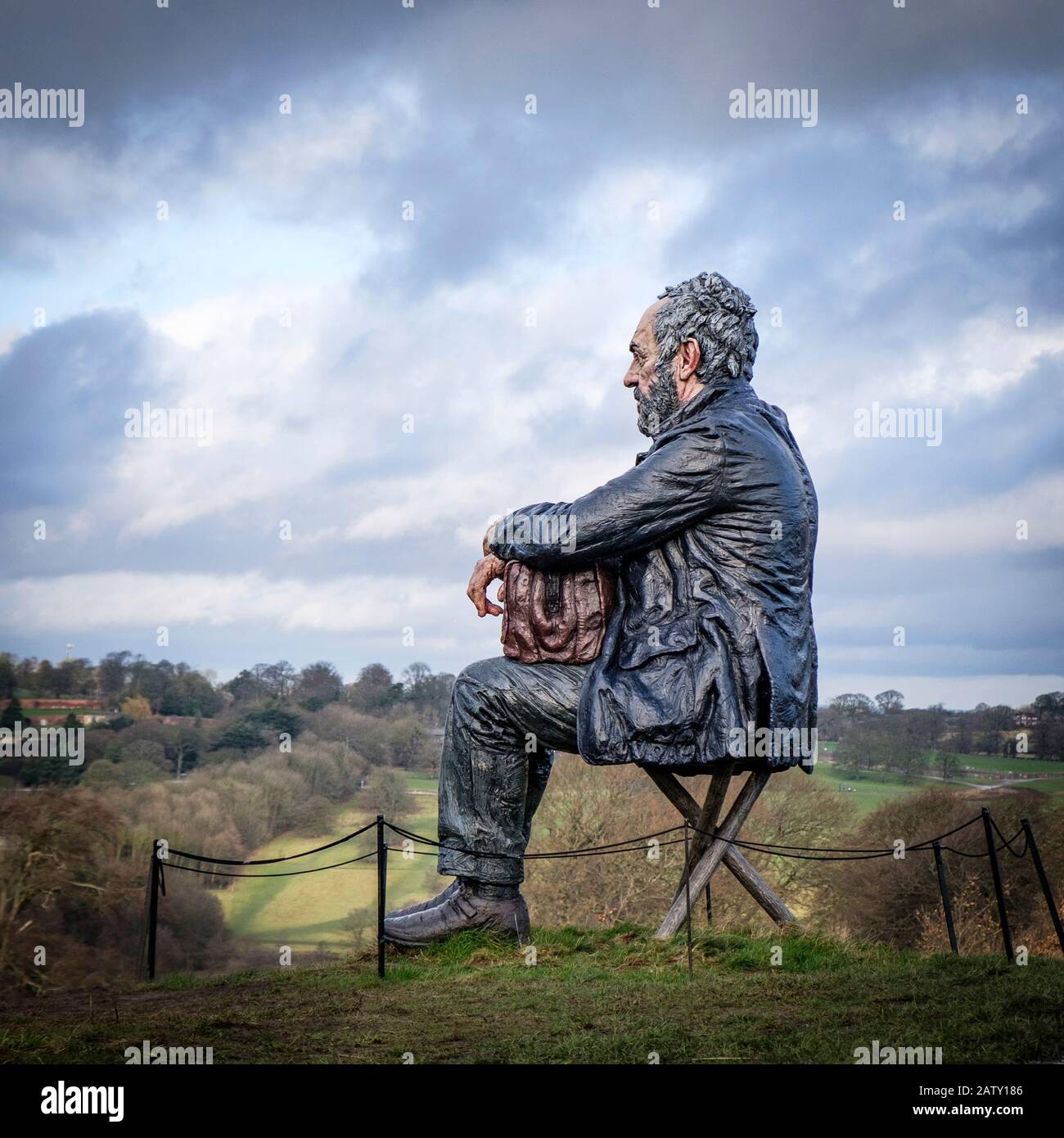 Sean henry: seated figure hi-res stock photography and images - Alamy