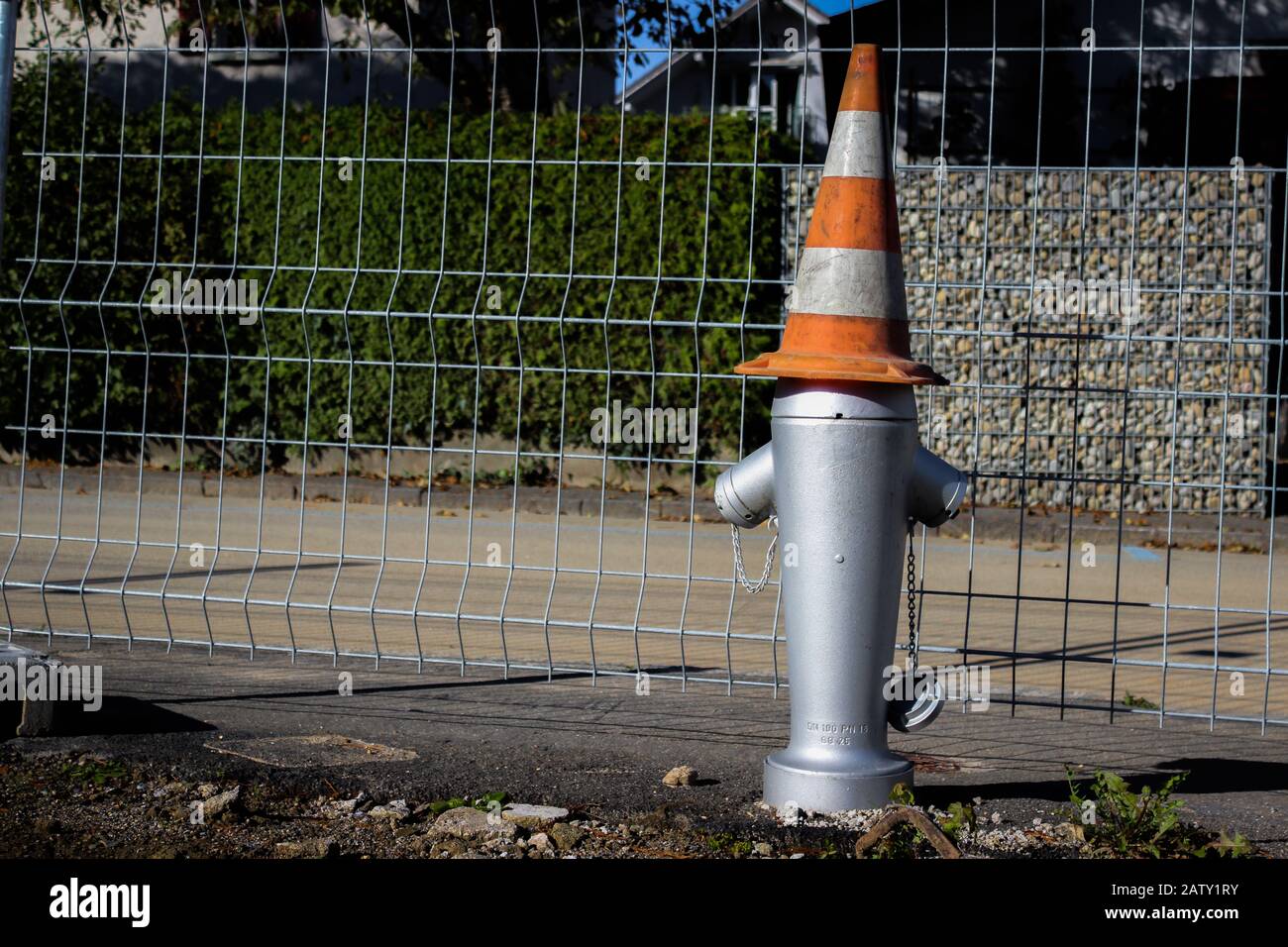 Car demolition site hi-res stock photography and images - Alamy