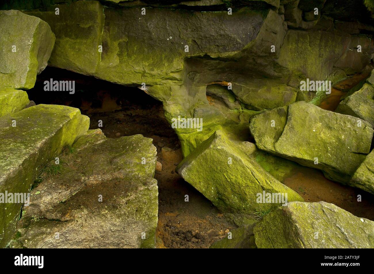 Robin hood's cave hathersage hi-res stock photography and images - Alamy