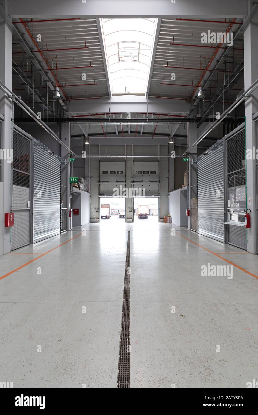 Warehouse skylight hi-res stock photography and images - Alamy