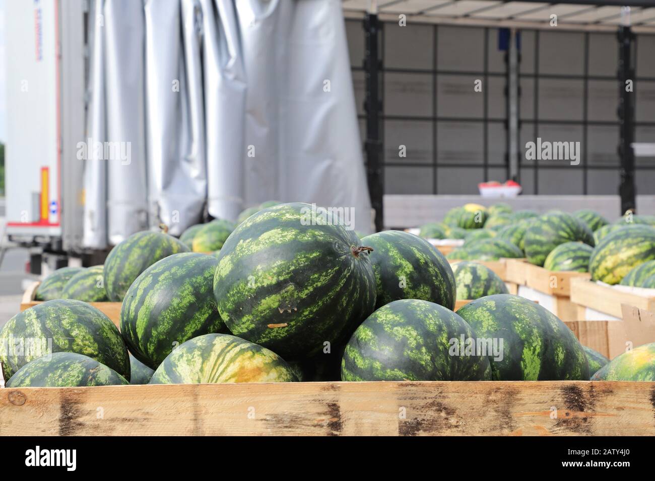 Loading crates truck hi-res stock photography and images - Alamy