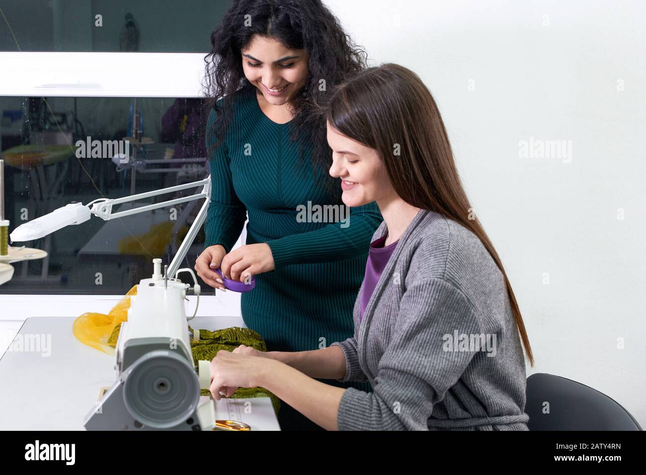 Girl working sewing machine hi-res stock photography and images - Alamy