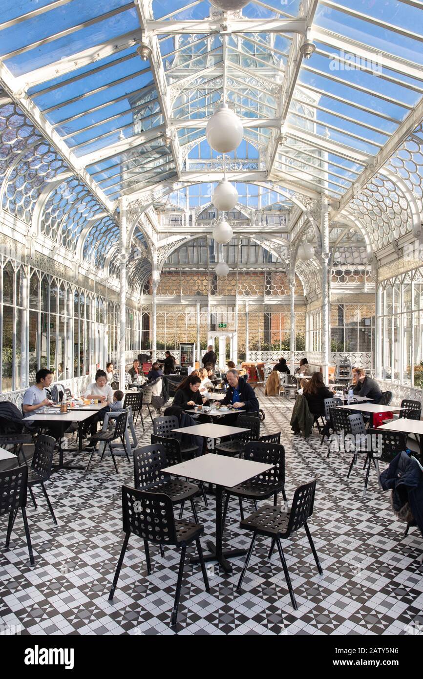 Conservatory hi-res stock photography and images - Alamy